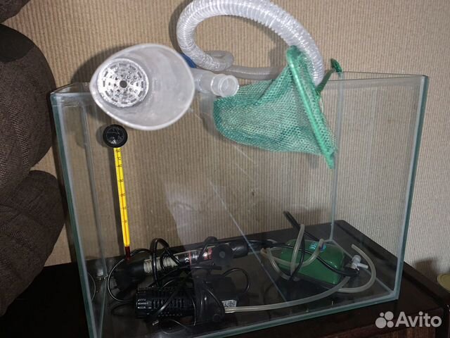 Аквариум с аквариумными пренадлежностями