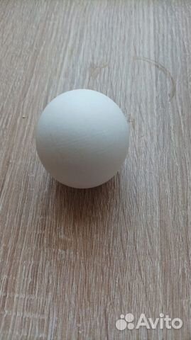 Круглое куриное яйцо